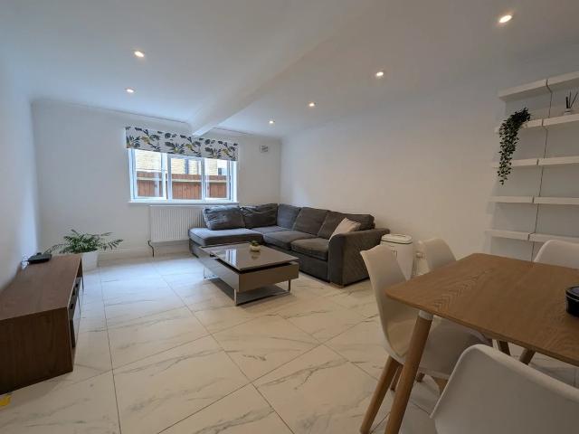 Apartment at Rosemont Road, Greater London