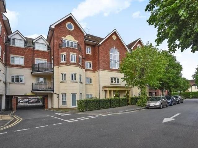 Apartment at Rosemount Avenue, Woking