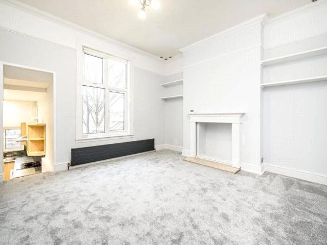 Apartment at Rosendale Road, Greater London