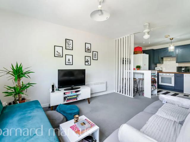 Apartment at Roseneath Road, Greater London