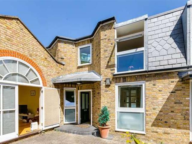 Apartment at Rosebury Mews, Greater London