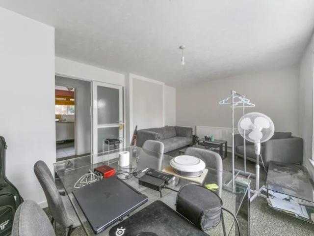 Apartment at Rosedene Terrace, Greater London
