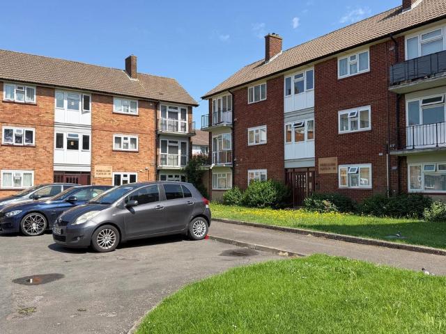 Apartment at Ross Close, Luton