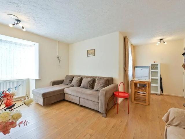 Apartment at Rossetti Road, Greater London