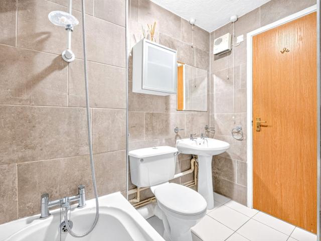 Apartment at Rossetti Road, Greater London