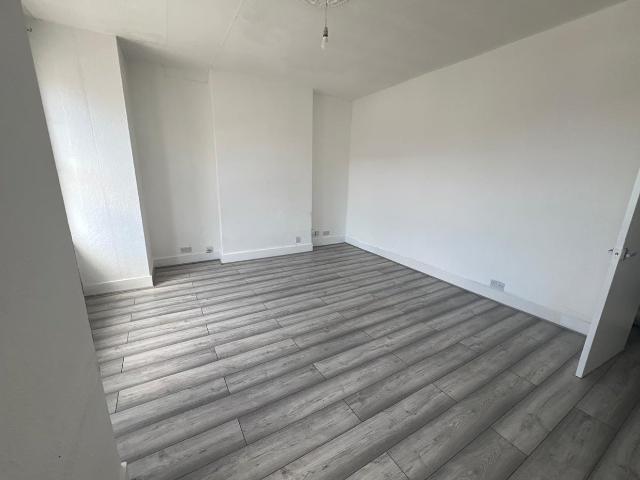 Apartment at Rosslyn Crescent, Greater London