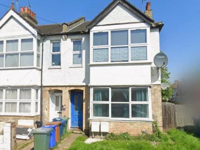 Apartment at Rosslyn Crescent, Greater London