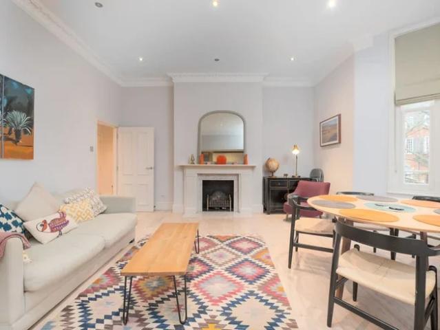 Apartment at Rosslyn Hill, Greater London
