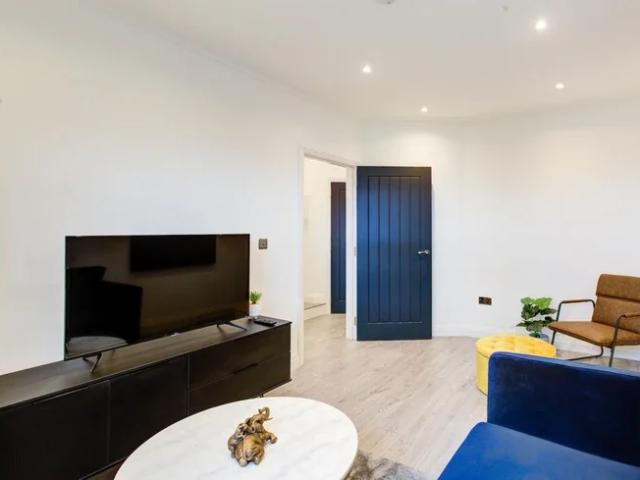 Apartment at Rostrevor Mews, Greater London