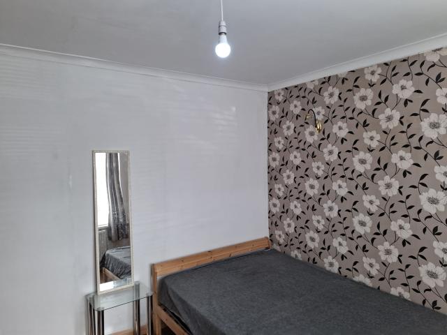 Apartment at Rostrever Gardens, Greater London