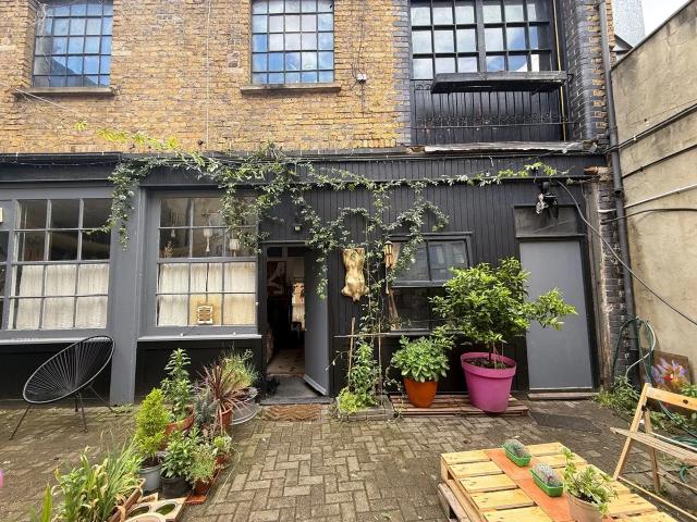 Apartment at Ratcliffe Cross Street, Greater London