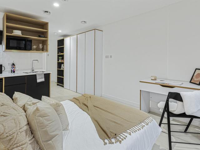 Apartment at Ratcliffe Lane, Greater London
