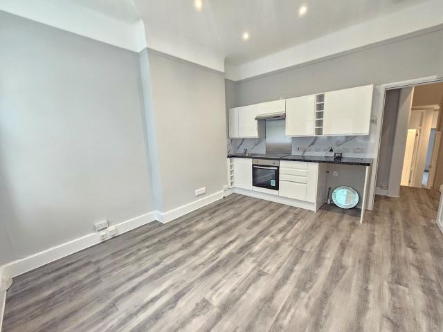 Apartment at Rathcoole Gardens, Greater London