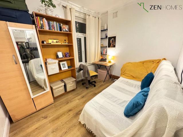 Apartment at Rathcoole Gardens, Greater London