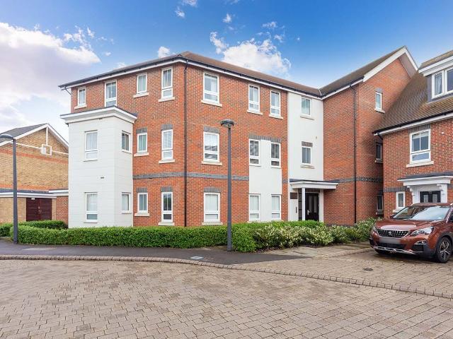 Apartment at Raven Drive, Maidenhead