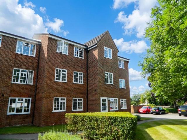 Apartment at Ravenscroft Court, Horsham