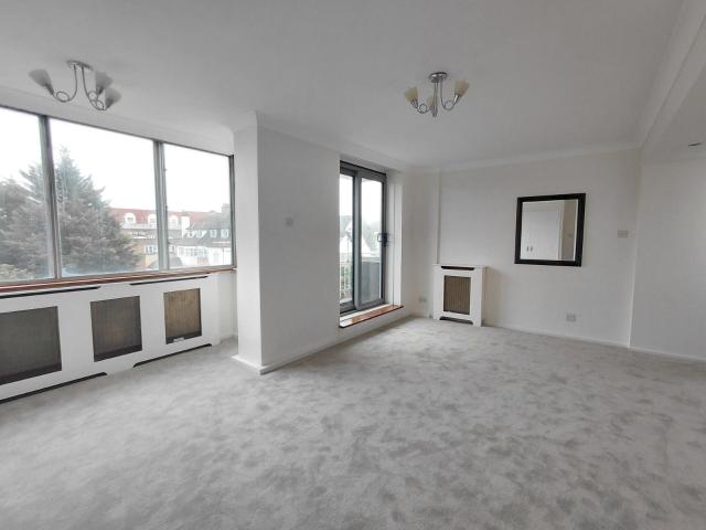 Apartment at Ravenscroft Avenue, Greater London