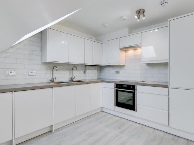 Apartment at Ravenscroft Avenue, Greater London