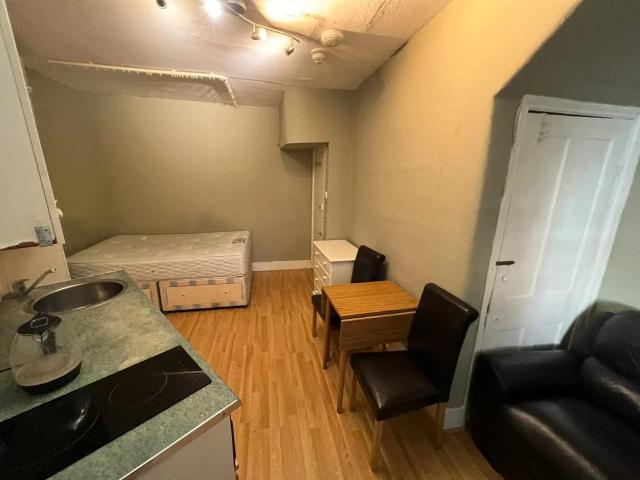 Apartment at Ravenscroft Road, Greater London