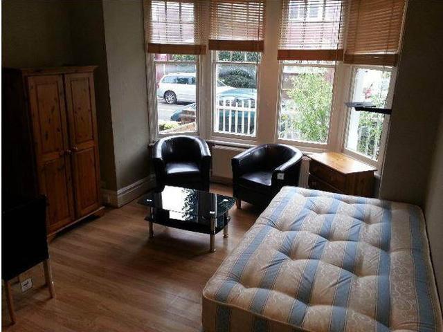 Apartment at Ravenscroft Road, Greater London