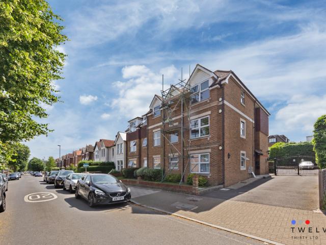 Apartment at Ravenscroft Road, Greater London