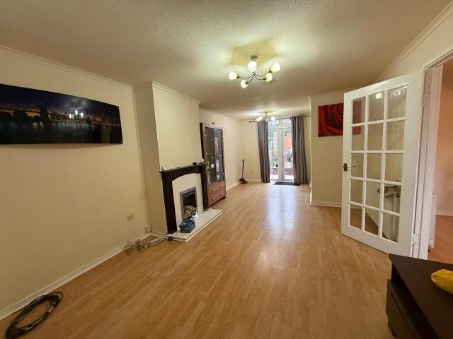 Apartment at Ravensbourne Gardens, Greater London