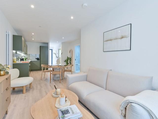 Apartment at Ravensbury Terrace, Greater London