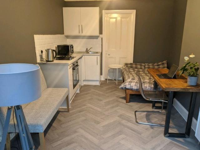 Apartment at Ravenswood Road, Greater London