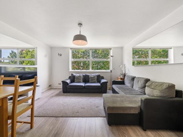 Apartment at Ravensworth Court, Greater London