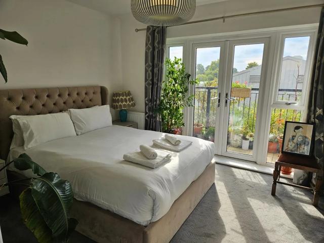 Apartment at Rayon Close, Greater London