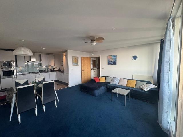 Apartment at Rayleigh Road, Greater London