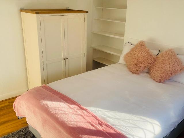 Apartment at Raynton Drive, Greater London