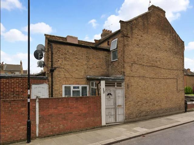 Apartment at Rays Avenue, Greater London