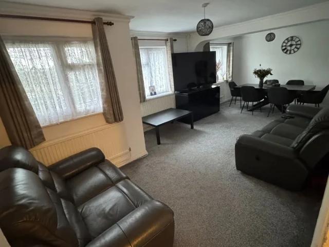Apartment at Radcliffe Way, Greater London