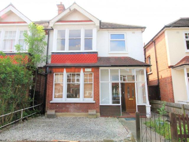 Apartment at Radnor Avenue, Greater London