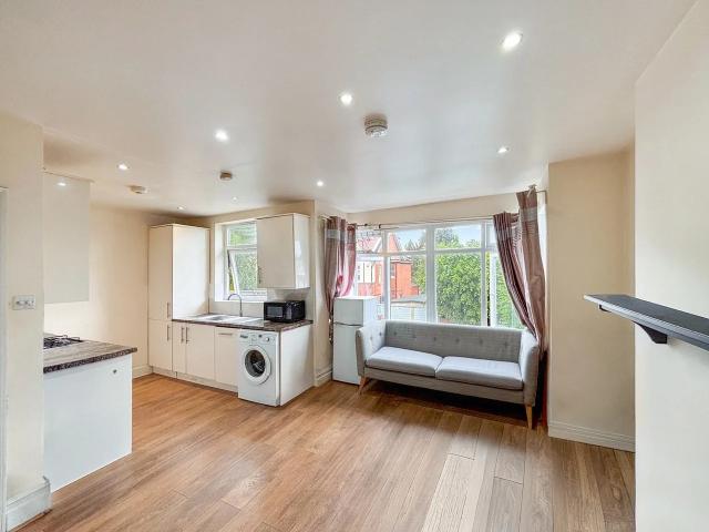 Apartment at Radnor Road, Greater London