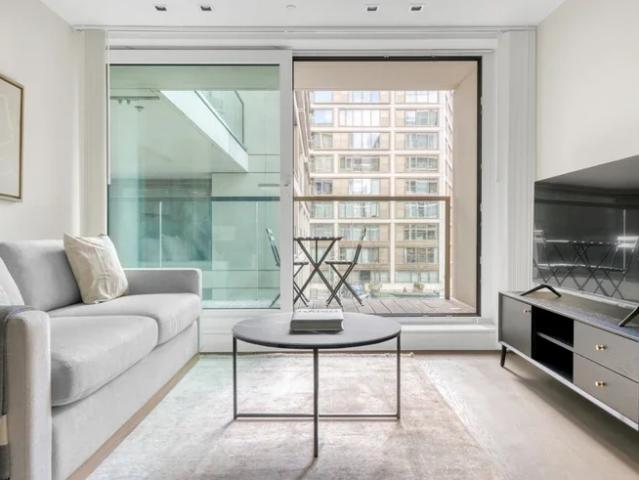 Apartment at Radnor Terrace, Greater London