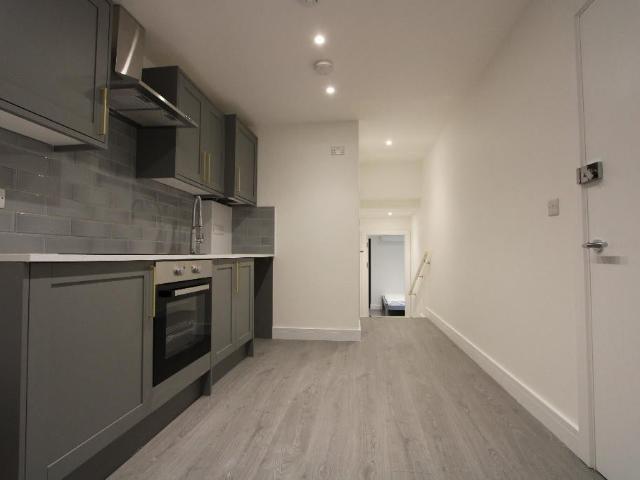 Apartment at Radstock Street, Greater London