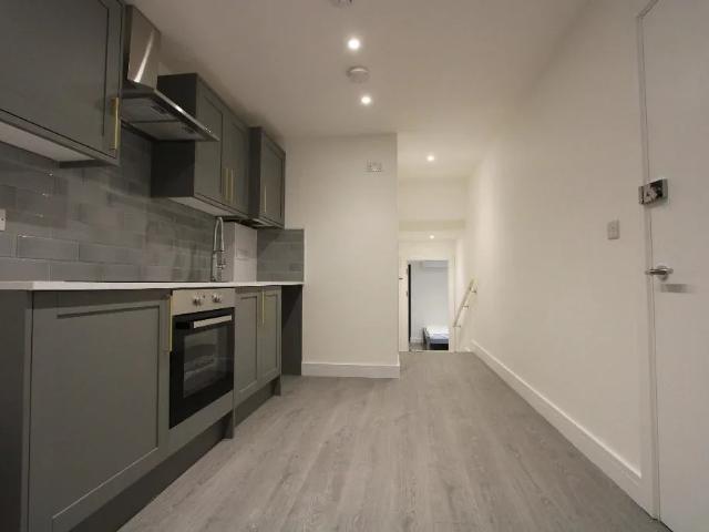 Apartment at Radstock Street, Greater London