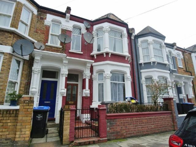Apartment at Rainham Road, Greater London