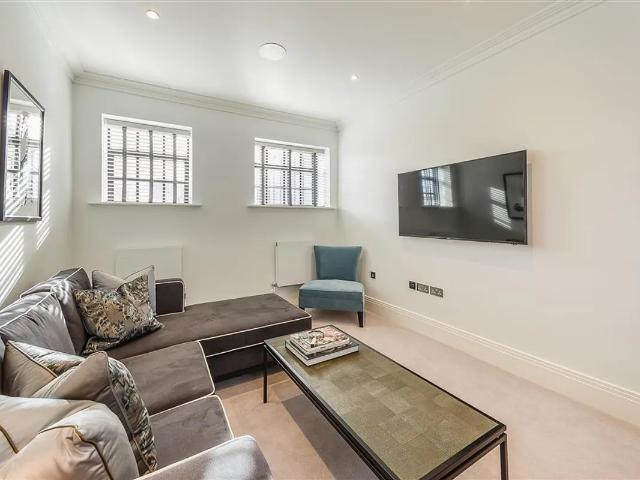 Apartment at Rainville Road, Greater London