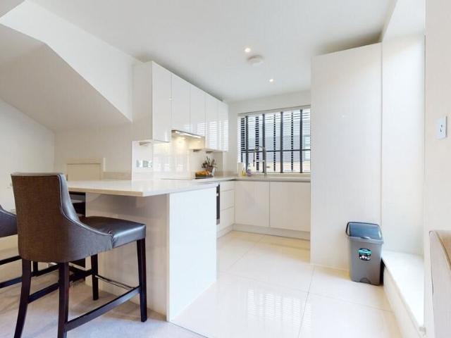 Apartment at Rainville Road, Greater London