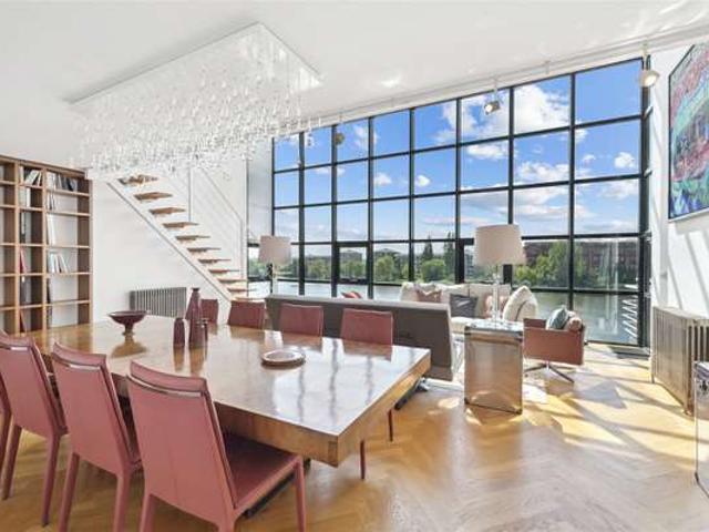 Apartment at Rainville Road, Greater London