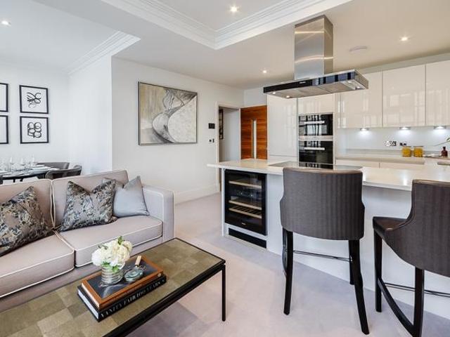 Apartment at Rainville Road, Greater London