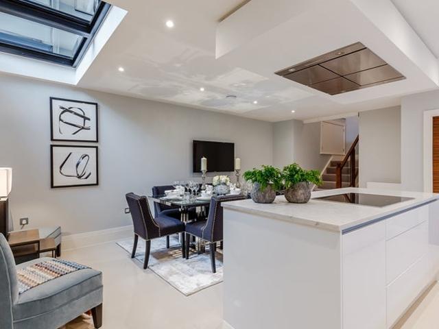 Apartment at Rainville Road, Greater London