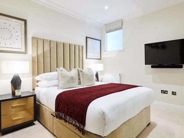 Apartment at Rainville Road, Greater London