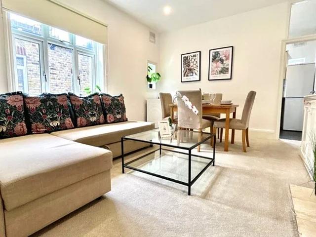 Apartment at Rainville Road, Greater London