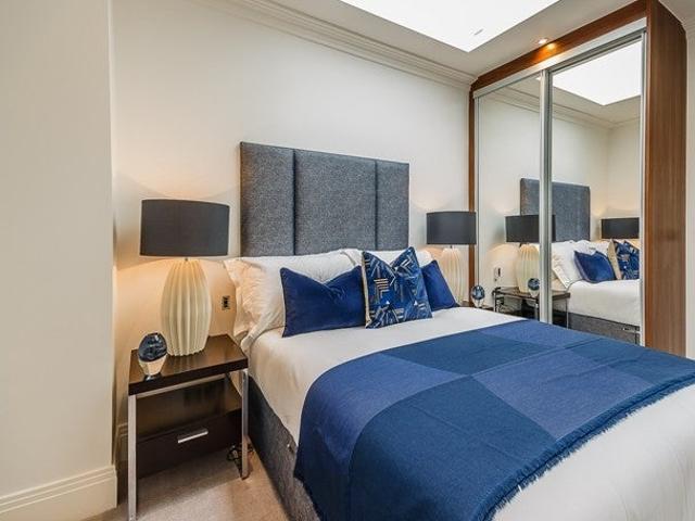 Apartment at Rainville Road, Greater London