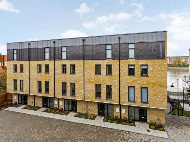Apartment at Rainville Road, Greater London