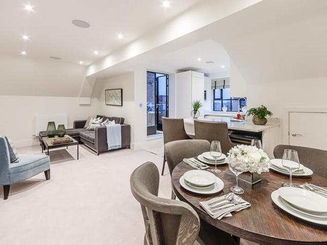Apartment at Rainville Road, Greater London